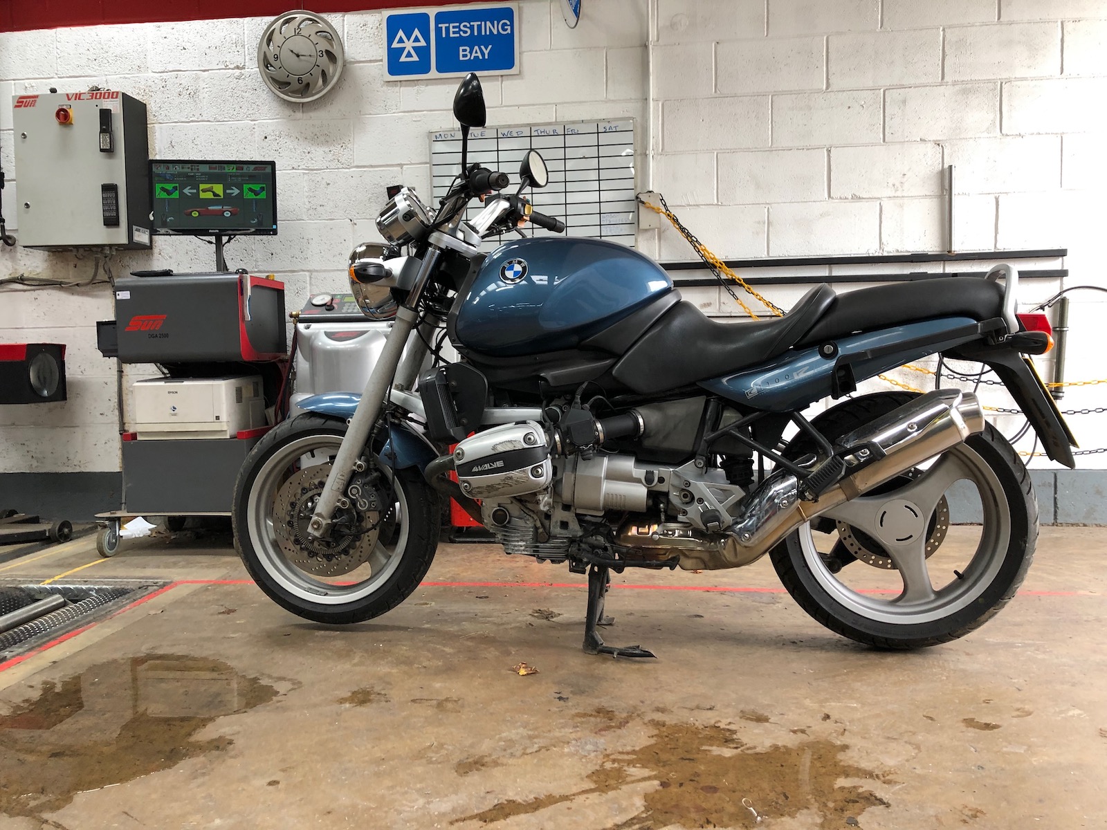 Selling Bikes: BMW R1100R sold on eBay - Classic Motorcycle Valuations